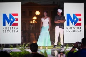 Juventud y herencia afrodescendiente brillan en desfile de moda de Nuestra Escuela en Caguas